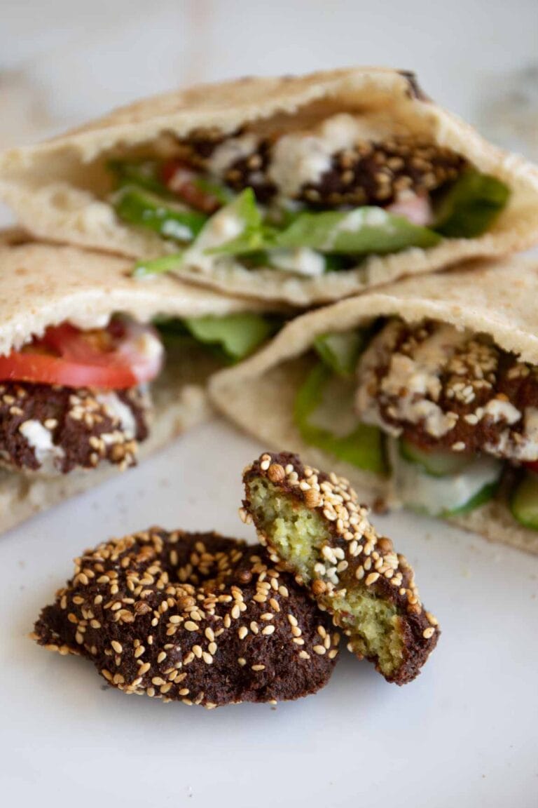 How To Make A Falafel Pita Bread Sandwich - The Matbakh