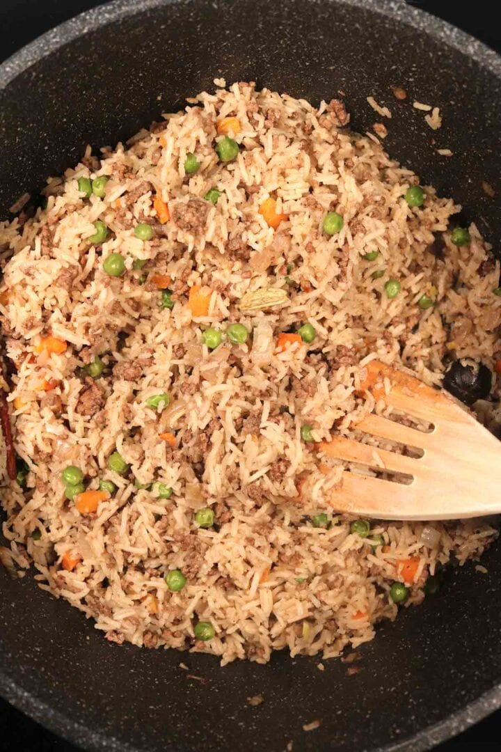 Ouzi Spiced Rice With Minced Lamb and Toasted Nuts - The Matbakh