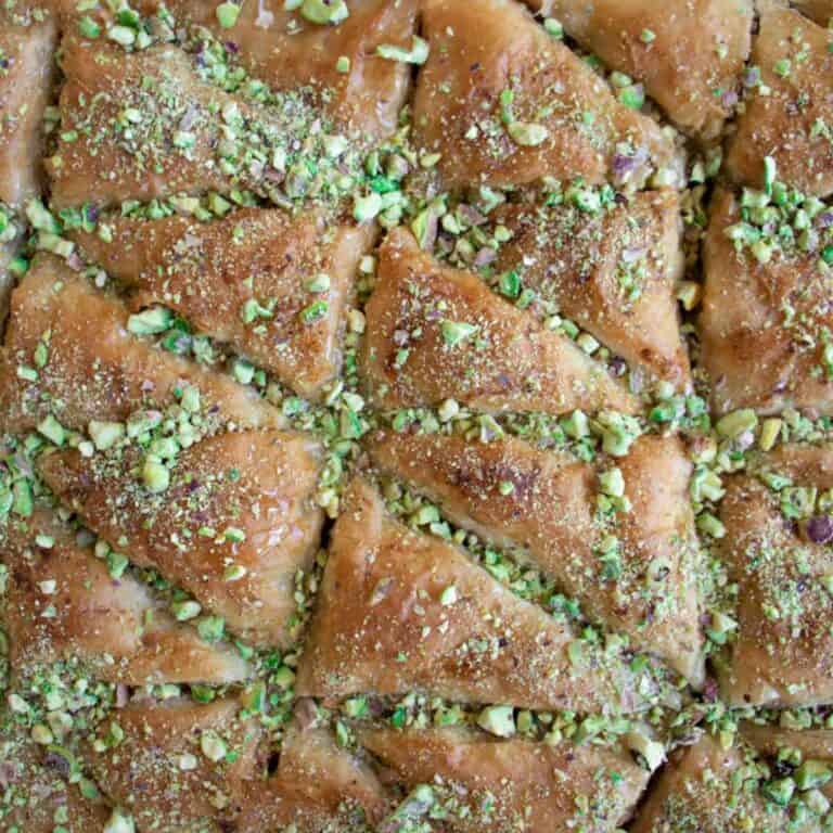 Mafroukeh Pistachio Dessert With Cream - The Matbakh